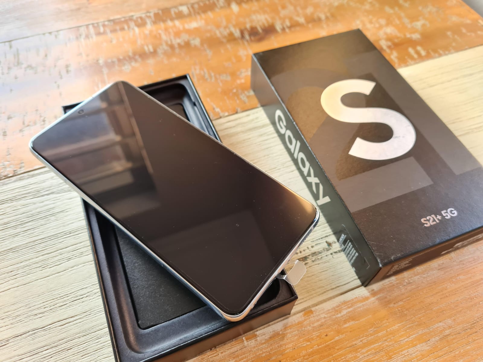 What are Demo Phones: All You Need to Know Before Buying | TechExchange